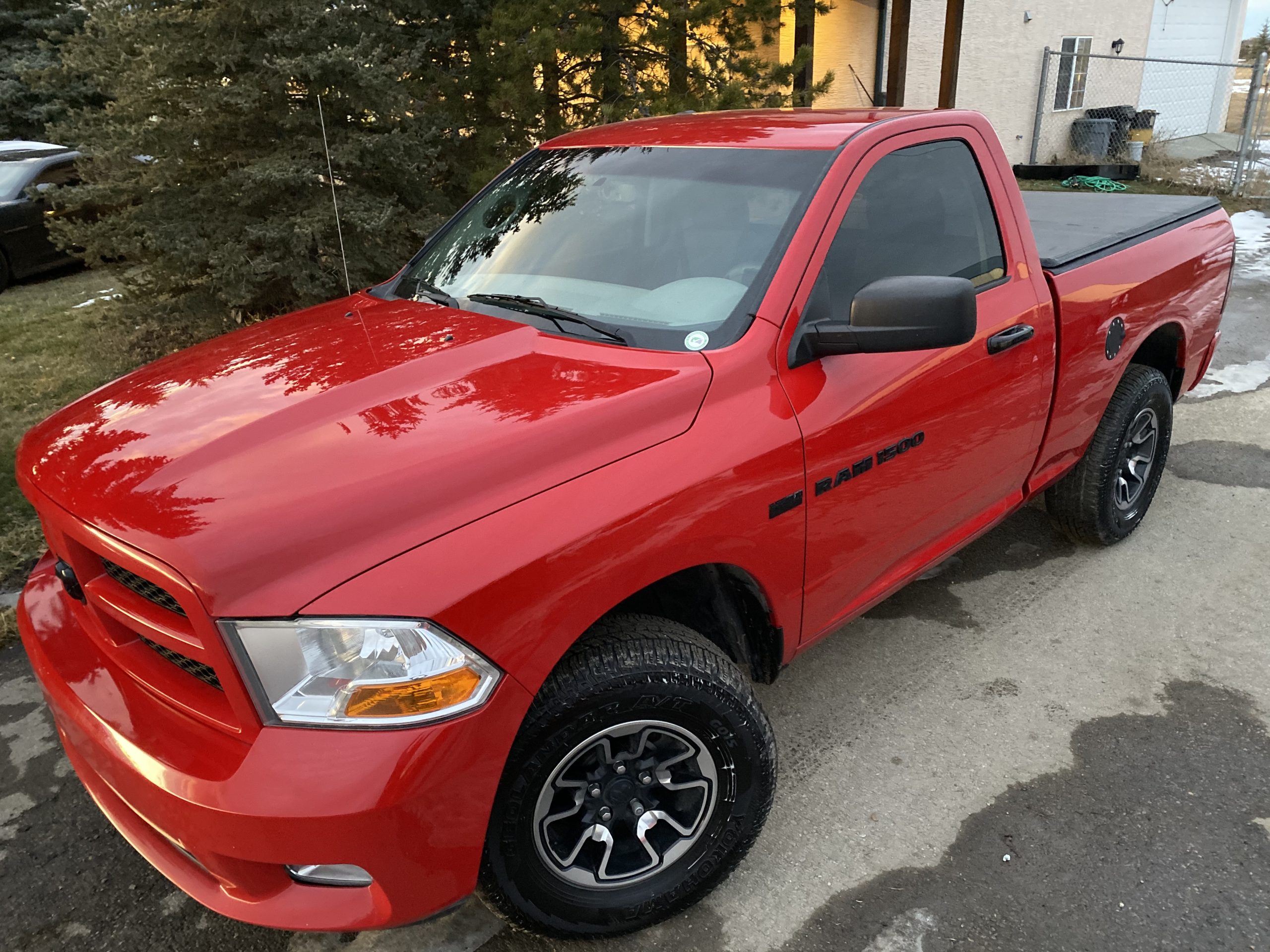 2012 Ram 1500 Lil Red Express **ONLY 82,137KMS** 4X4 Reg Cab 5.7 ...