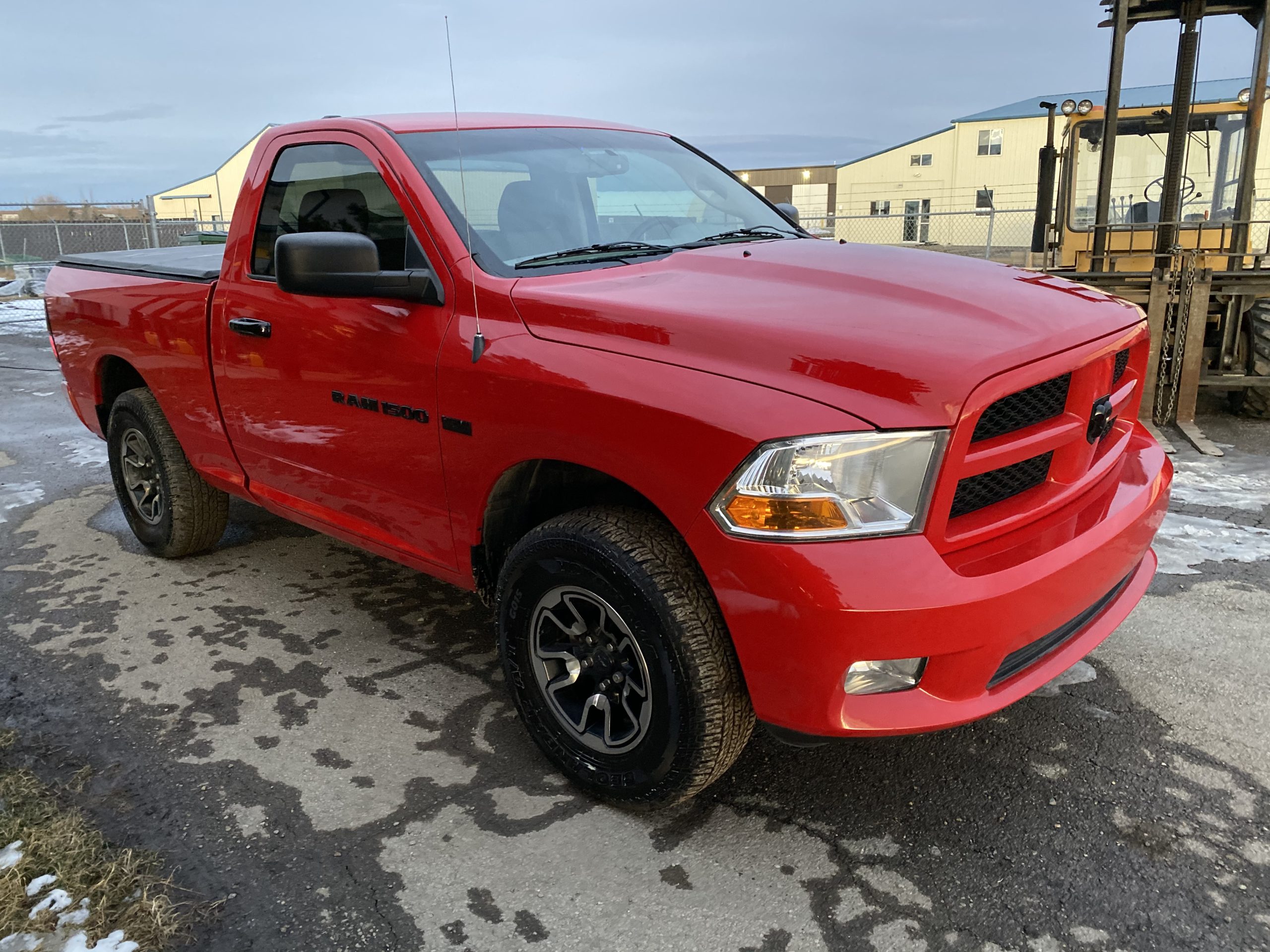 2012 Ram 1500 Lil Red Express **ONLY 82,137KMS** 4X4 Reg Cab 5.7 ...