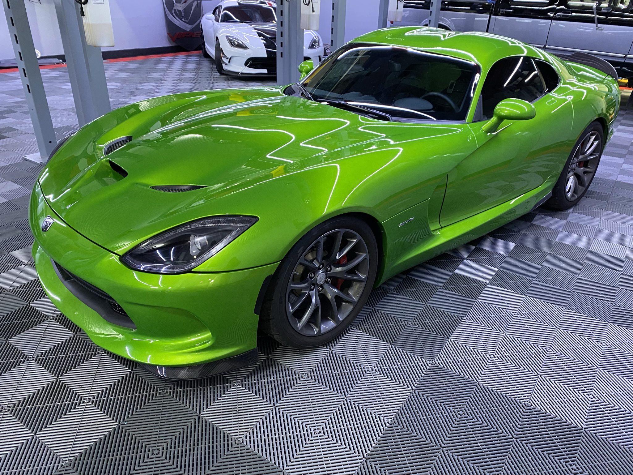 2014 Dodge Viper GTS**Must See Stryker Green**27,898 Original kms ...