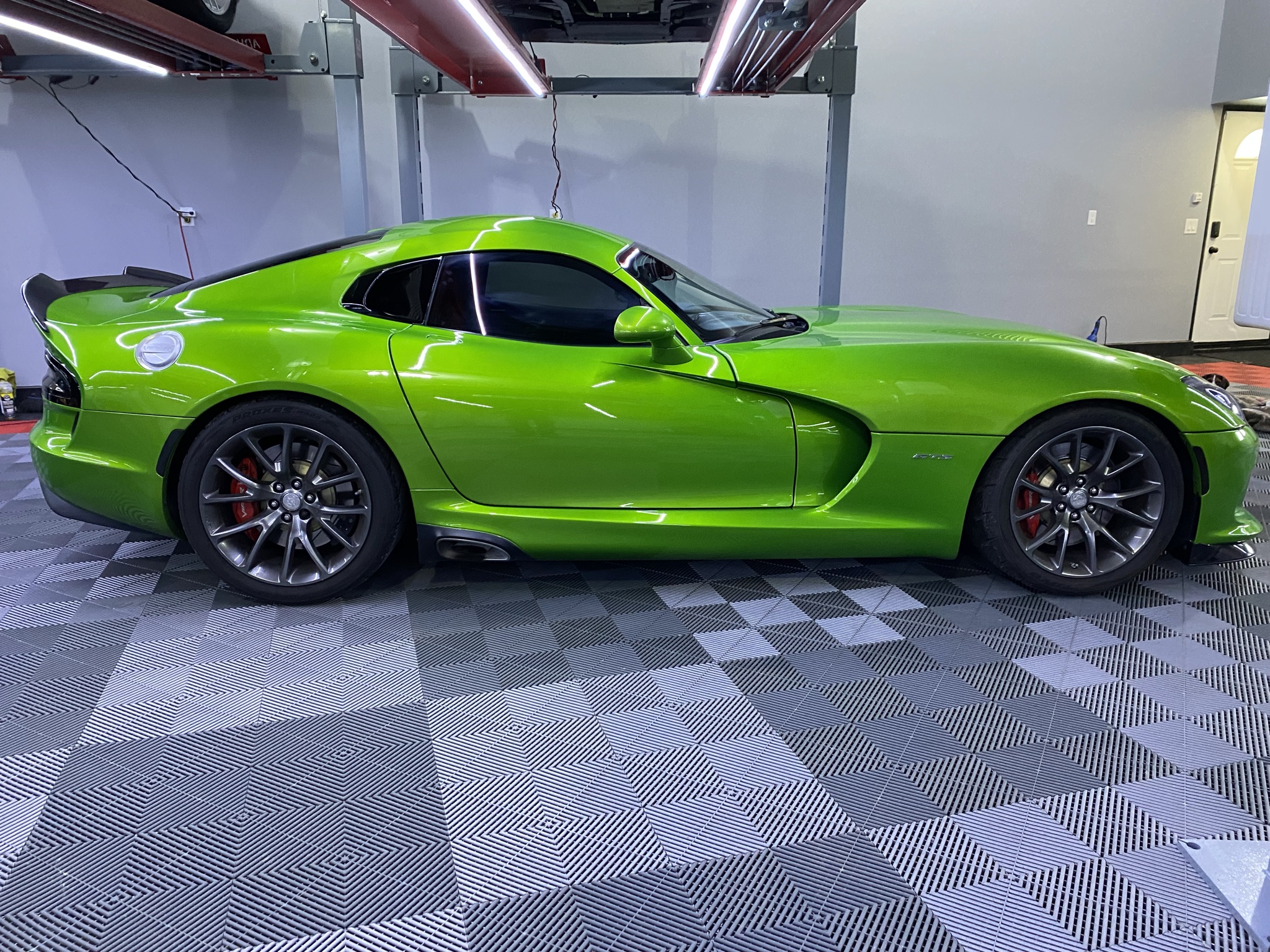 Viper Stryker Green Dodge Viper – Dynamic Photowerks