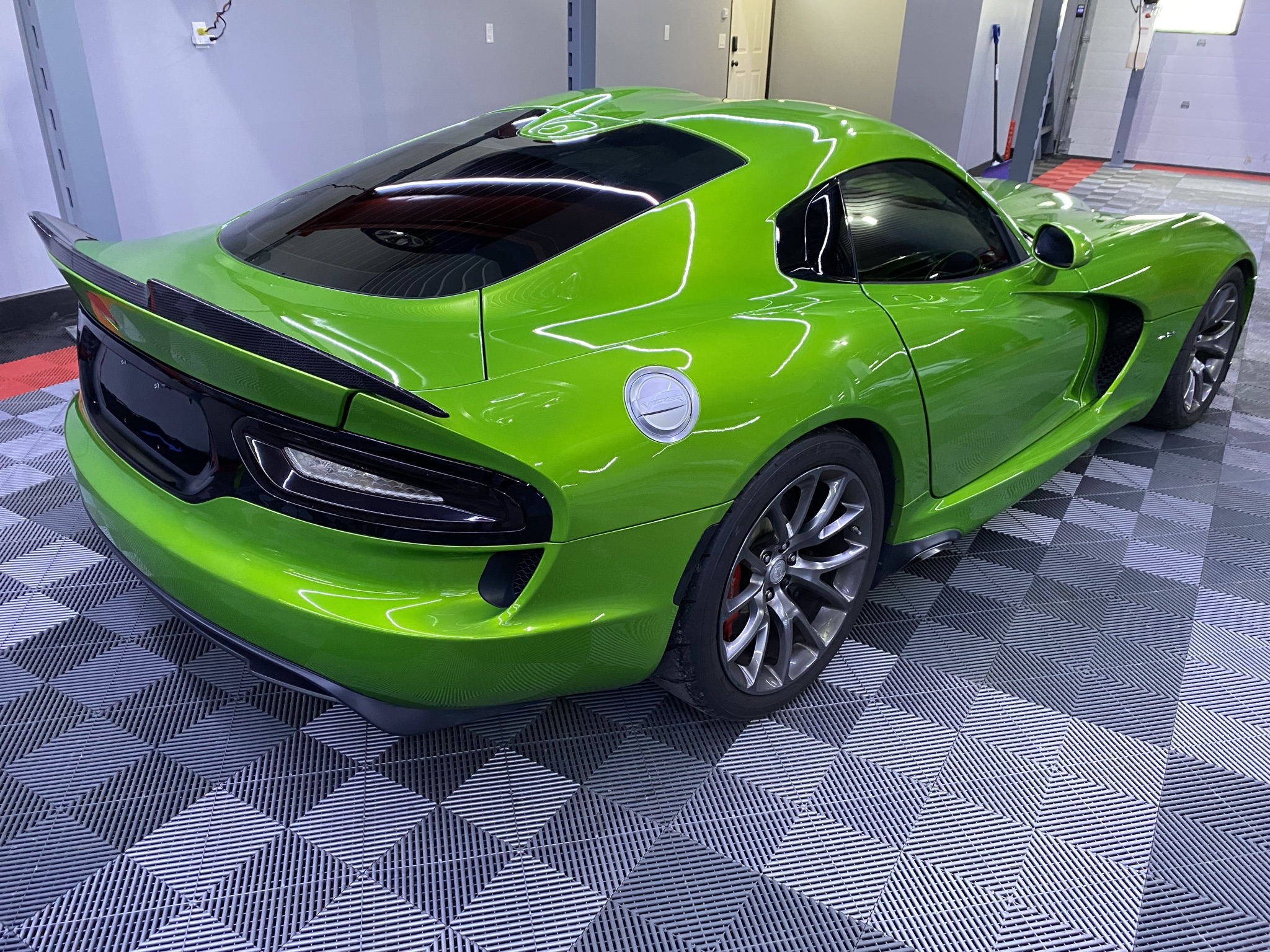 2014 Dodge Viper GTS**Must See Stryker Green**27,898 Original kms ...